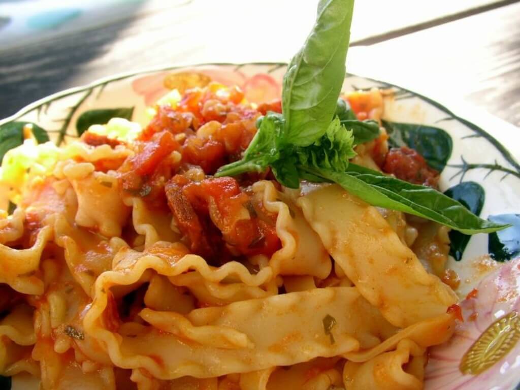 Mafalde con ragù di baccalà e olive verdi - Ntacalabria.it