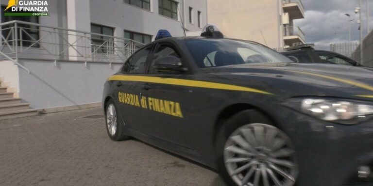 Crotone: blitz anti-pirateria smantella rete pezzotto